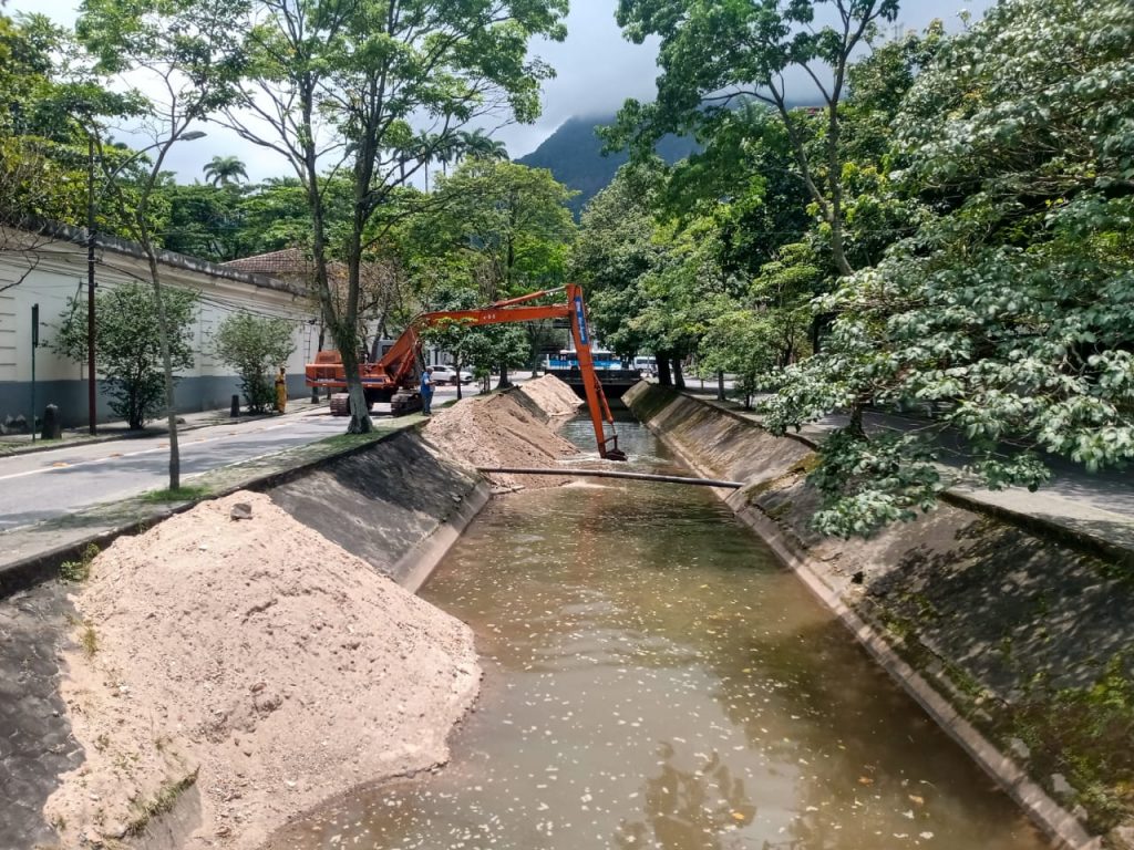Canal da General Garzon recebe limpeza, na Lagoa – Fundação do ...